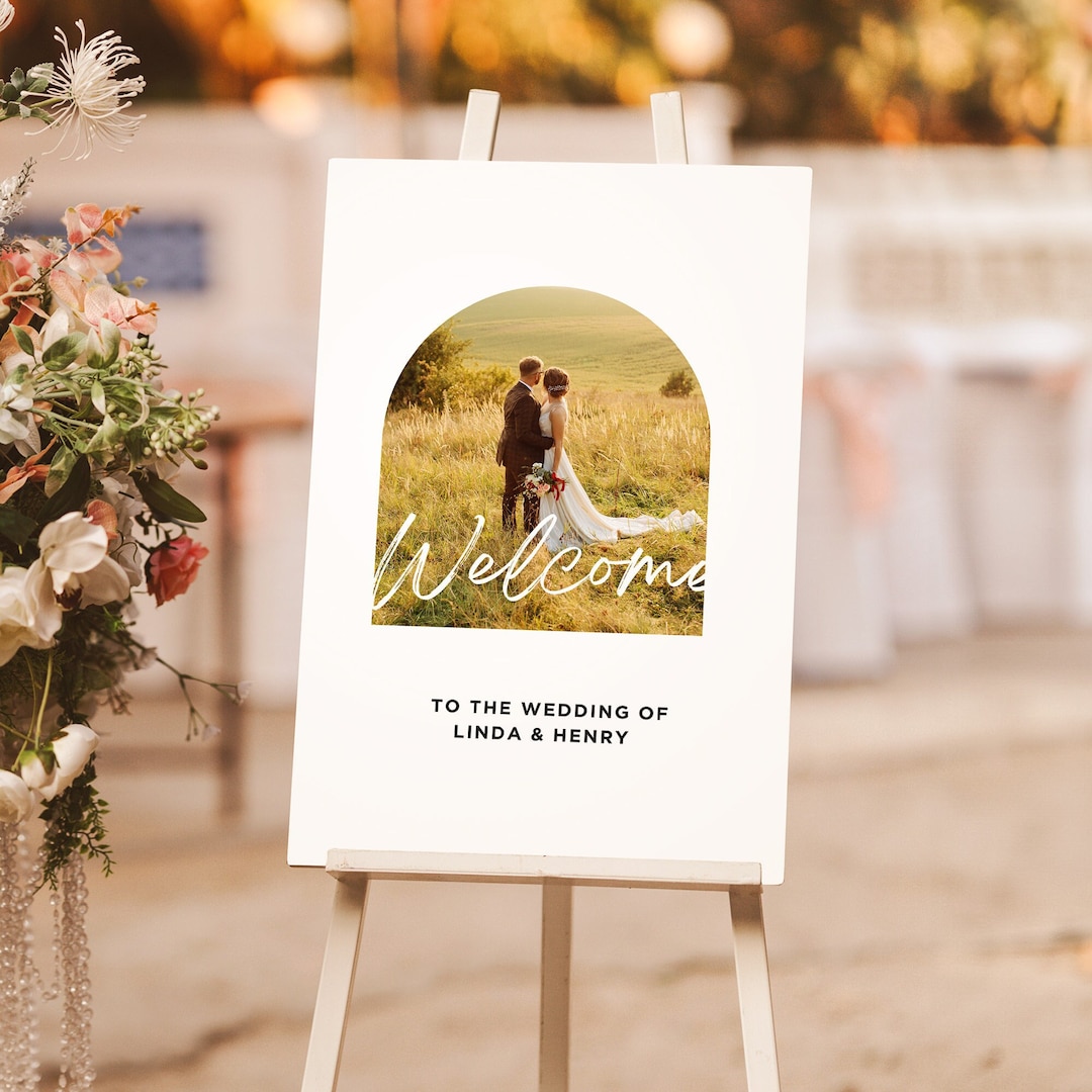 Modern Wedding Welcome Sign With a Photo of the Newlyweds, Minimalist ...