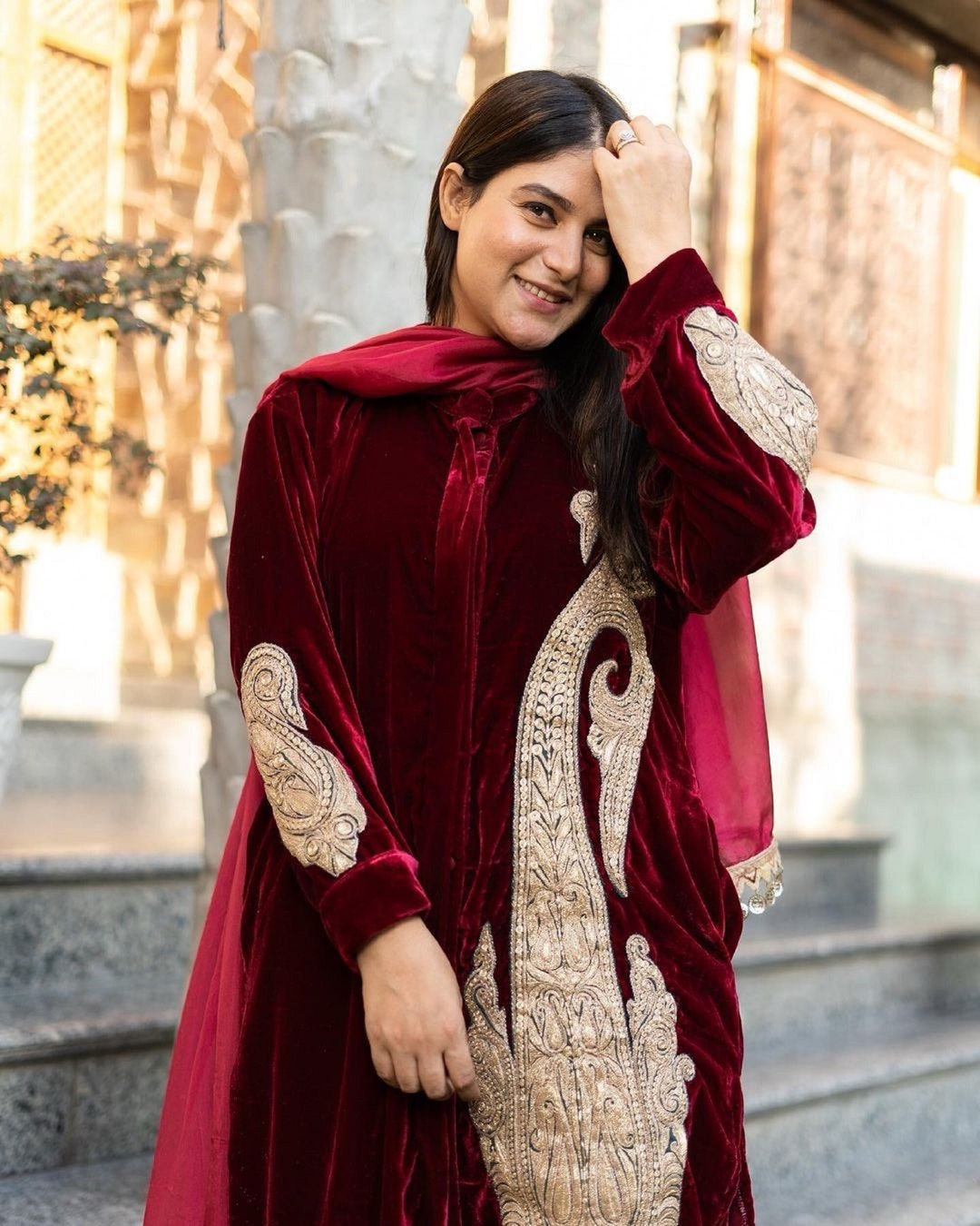 Pakistani Designers Red Velvet Suit Zari Embroidered Velvet 3 Pc Dress ...