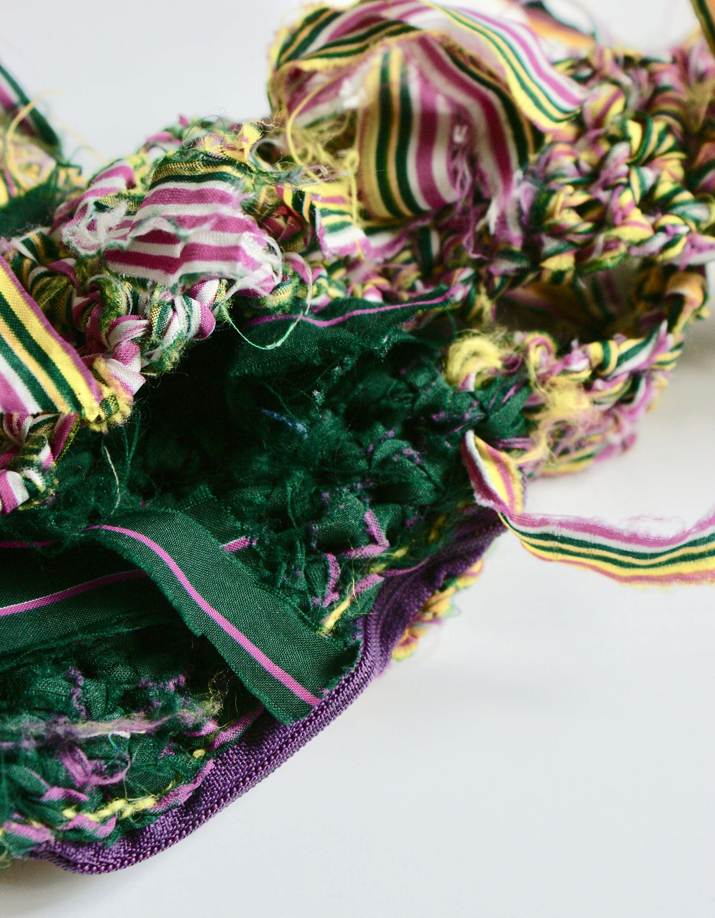 Aus Stoffstreifen gehäkelte upcycling Cross Body Bag - Etsy.de