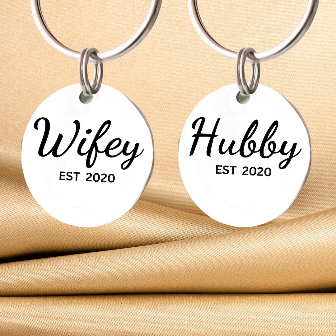 Custom Hubby & Wifey Keychain Set - Personalized Couples Keyrings ...