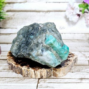 Natural Raw Emerald Specimen / Emerald / Chakra / Rocks and Minerals - Etsy