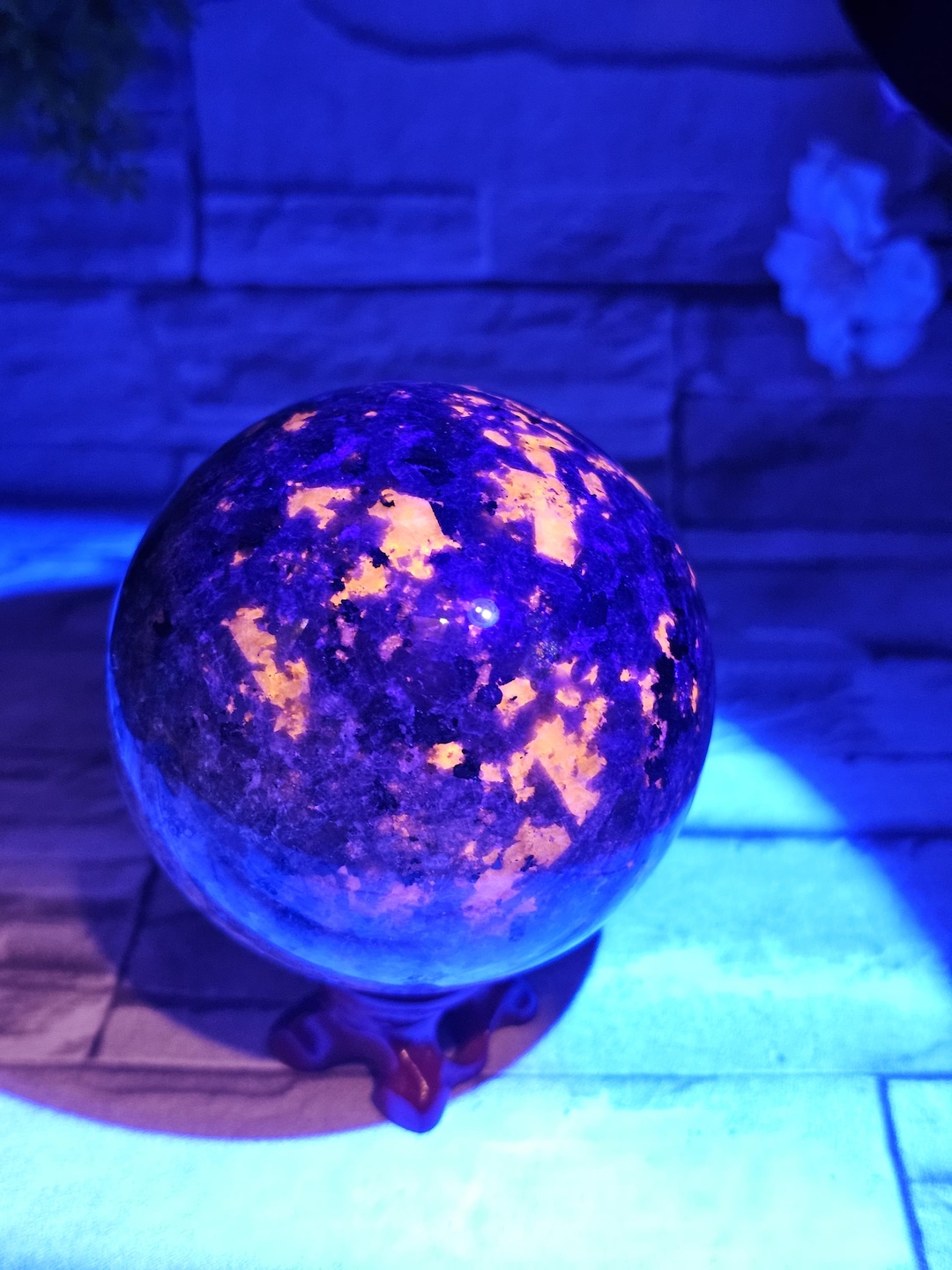 Yooperlite Sphere / 73mm / UV Reactive / Chakra / Rocks and Minerals ...