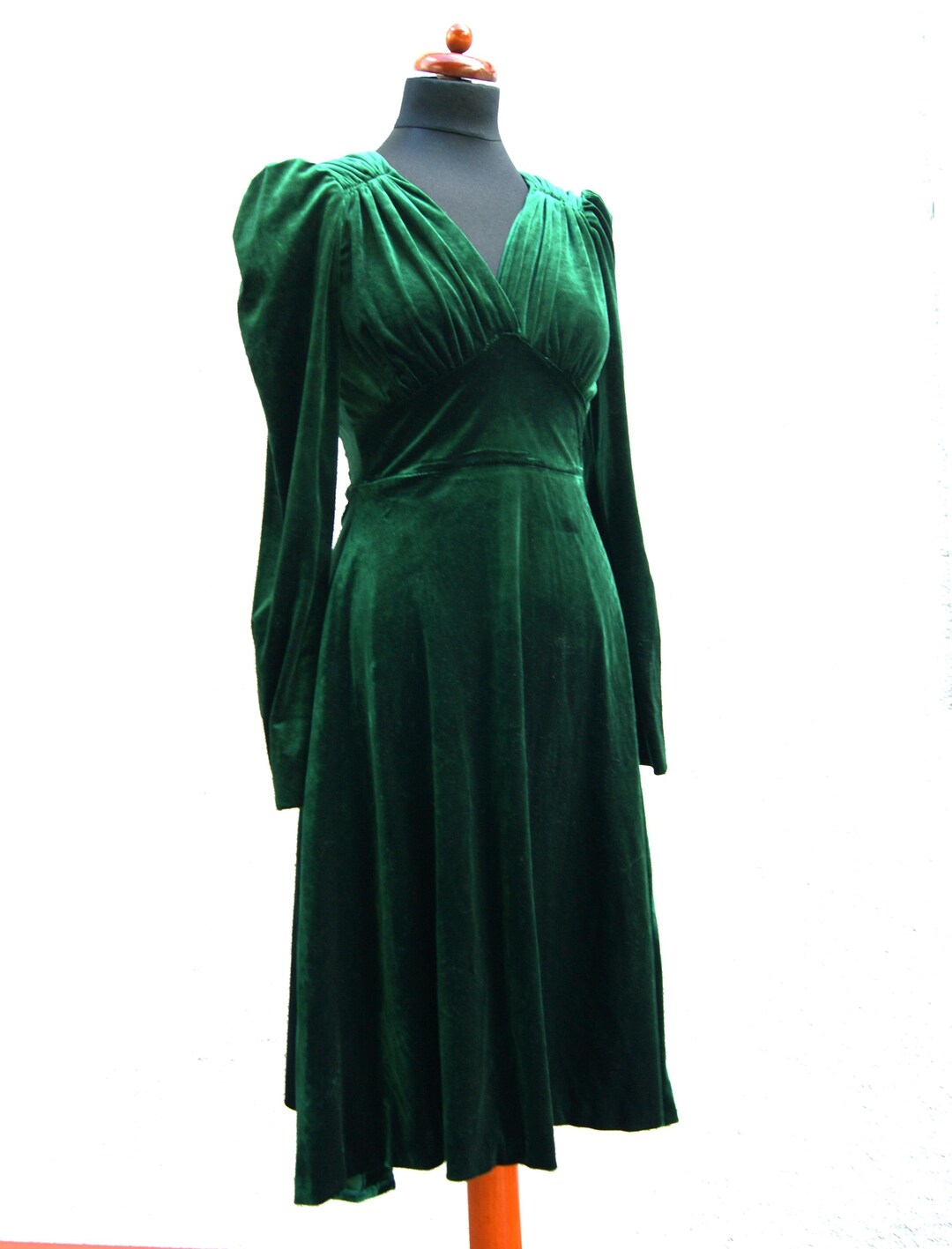 Emerald Elegance: A Stunning 1940s Vintage Dress for Timeless ...