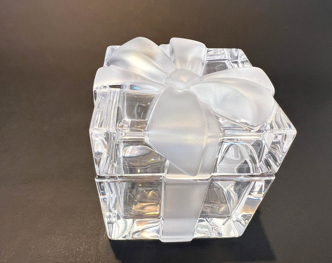 TIFFANY & Co. Crystal Gift Box Trinket Box Jewelry Box With Frosted Bow ...