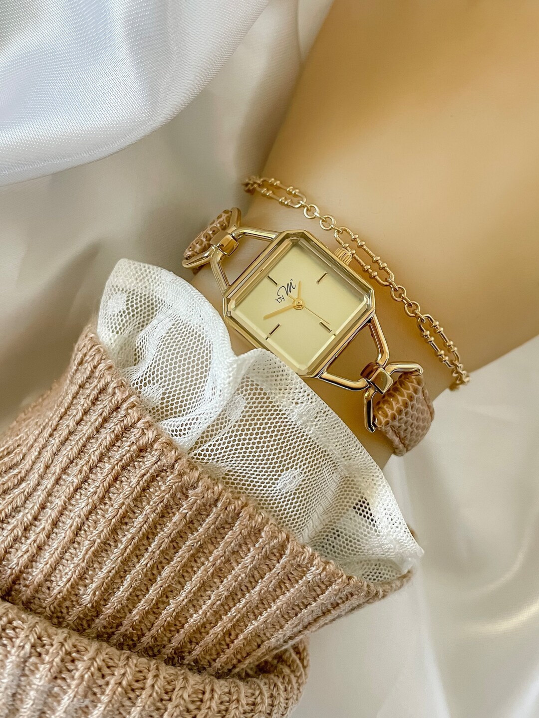 Vintage Square Gold Watch for Women – Leather Strap, Timeless Design ...