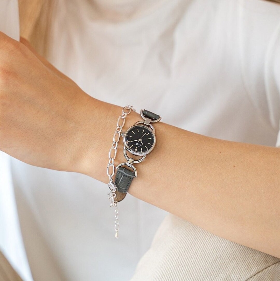 Women's Round Watches Black Round Silver Wristwatches, Gray Leather ...