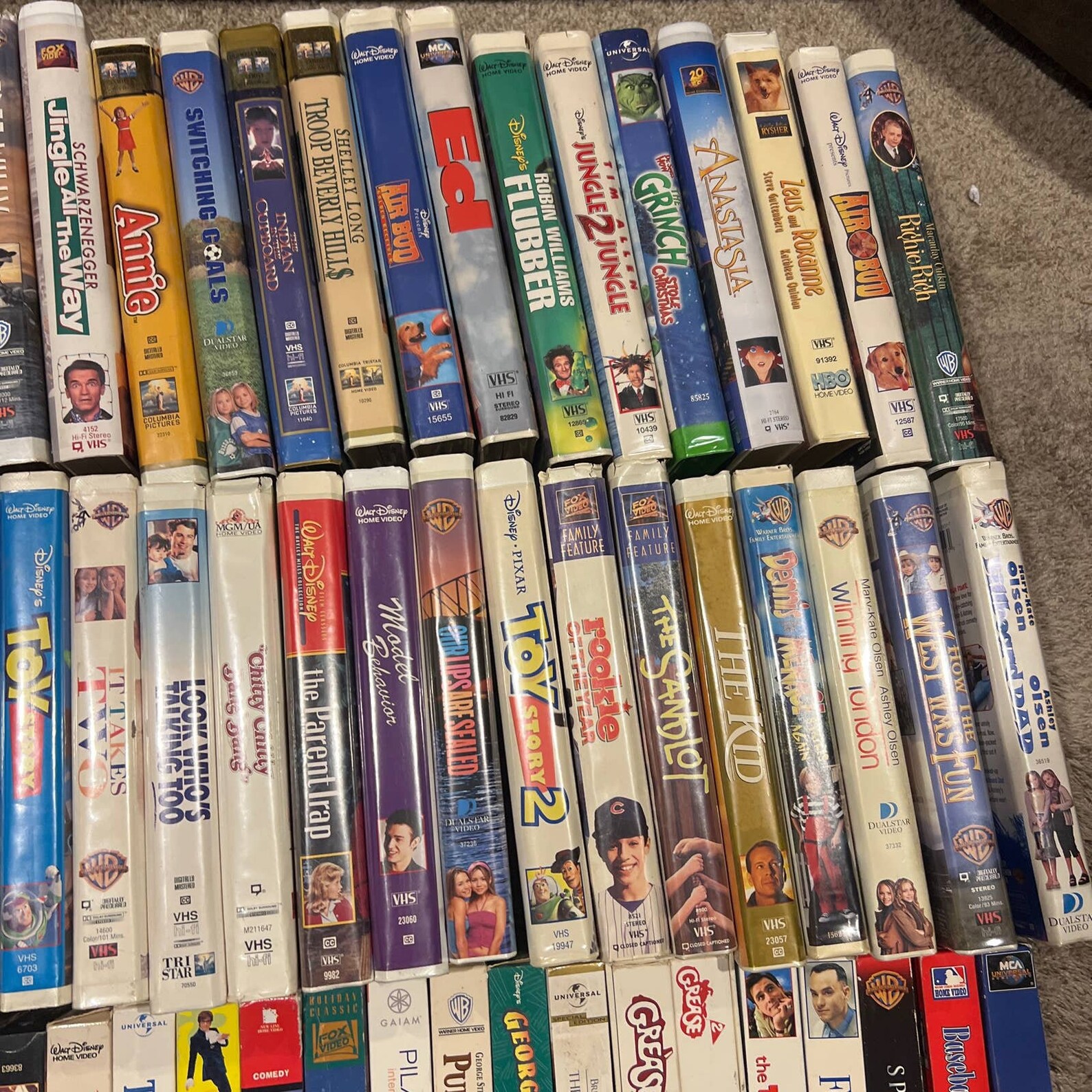 VHS Lot of 132 Tapes 80s and 90s Classsics MIB, Mummy, Batman, Jurassic ...
