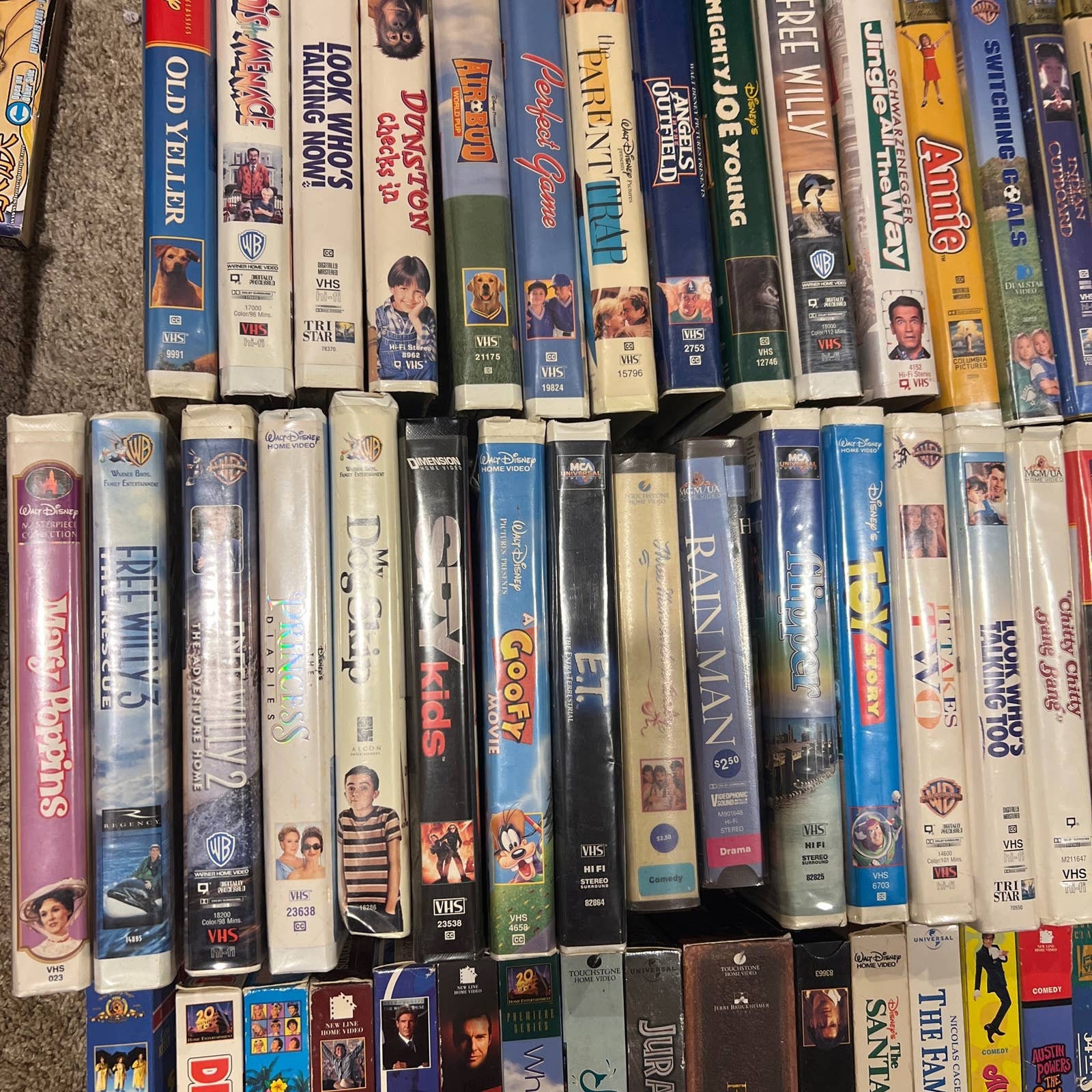 VHS Lot of 132 Tapes 80s and 90s Classsics MIB, Mummy, Batman, Jurassic ...