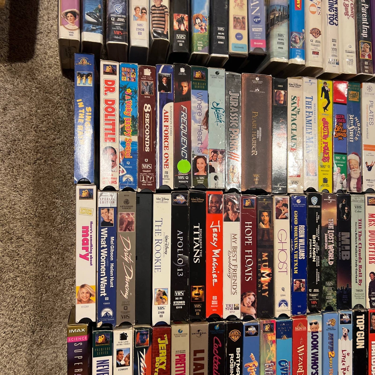 VHS Lot of 132 Tapes 80s and 90s Classsics MIB, Mummy, Batman, Jurassic ...