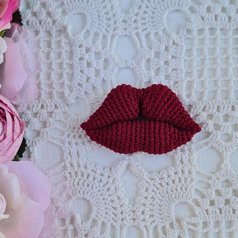 Crochet Lips (brooch) - Etsy