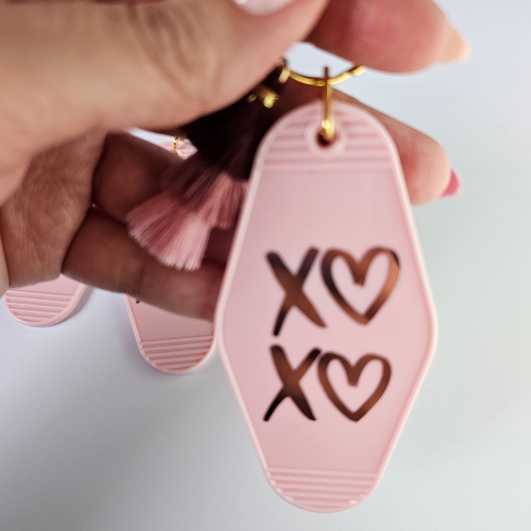 Valentine's Day Keychain XOXO Vintage Motel Keyring Gift for Girlfriend ...