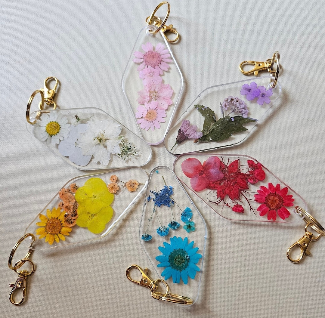 Dry Pressed Flower Keychain | Real Flower Resin Keychain | Birthday ...
