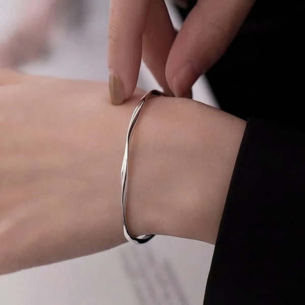 Mobius Bangle - Etsy