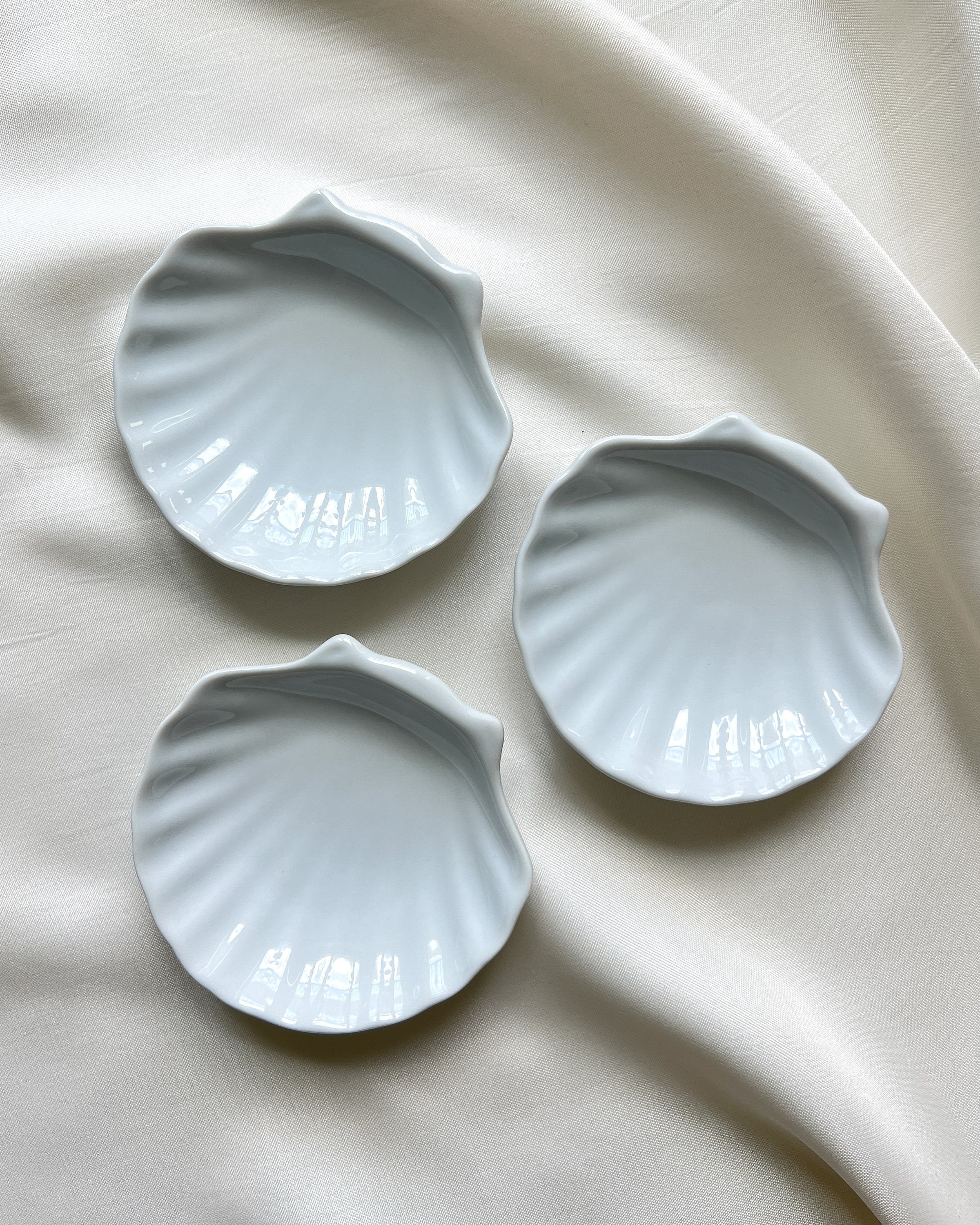 Sweet Scallop Shell Porcelain Dish by Vanwell - Set of 3 - White Small ...