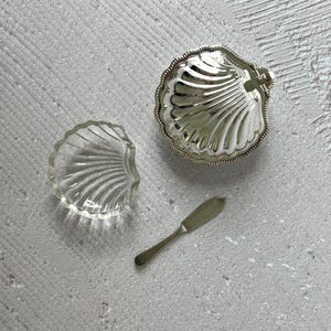 SHEFFIELD Silver Plated Shell Butter Dish With Knife and Glass Insert ...