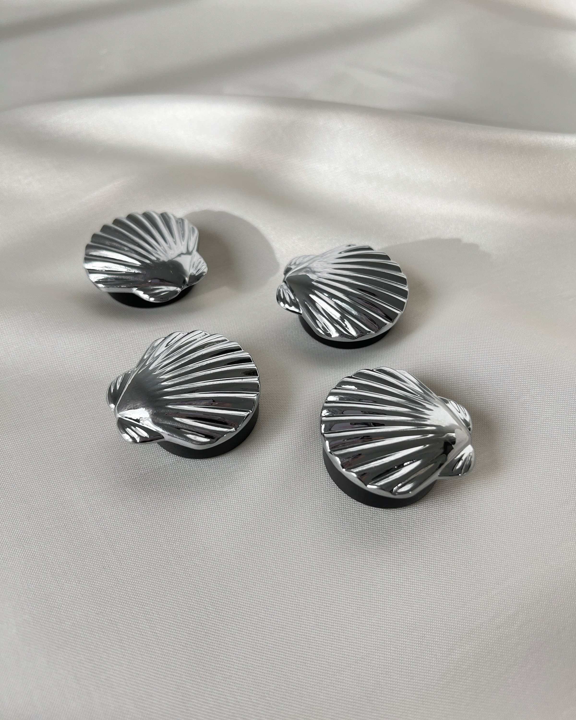 Magnetic Silver Shell Curtain Clips - Set of 4 - Curtain Holdbacks ...