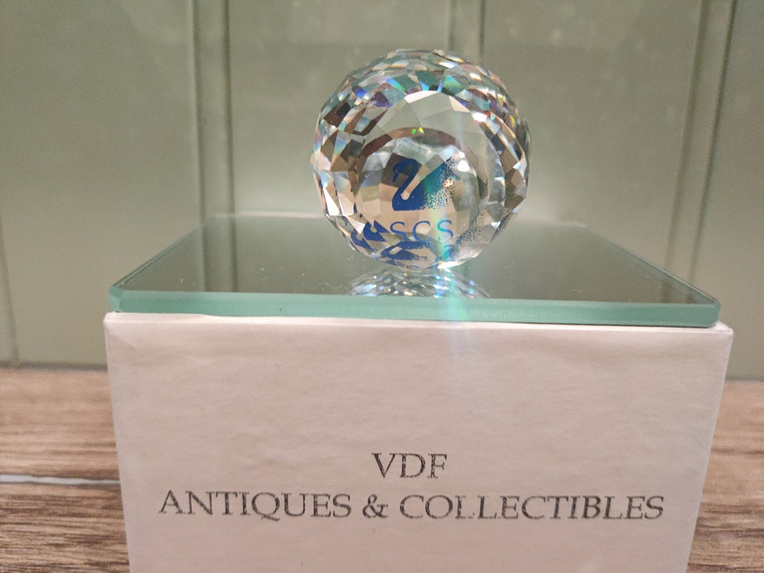 Swarovski Crystal Paperweight: Blue Edition, SCS Member Gift (1988-1991 ...