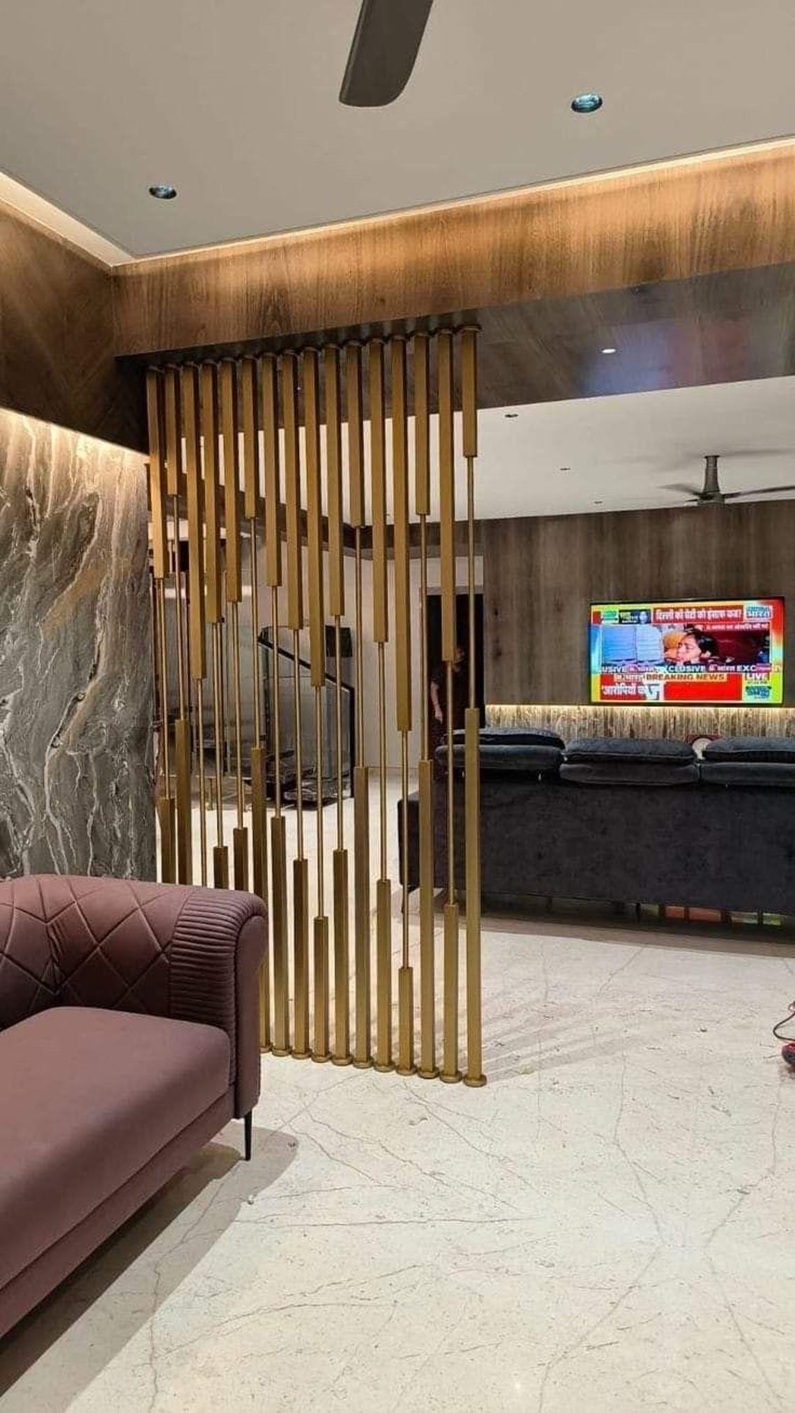 304 Stainless Steel Golden PVD Vertical Rod Room Divider 8.5ft Luxury ...