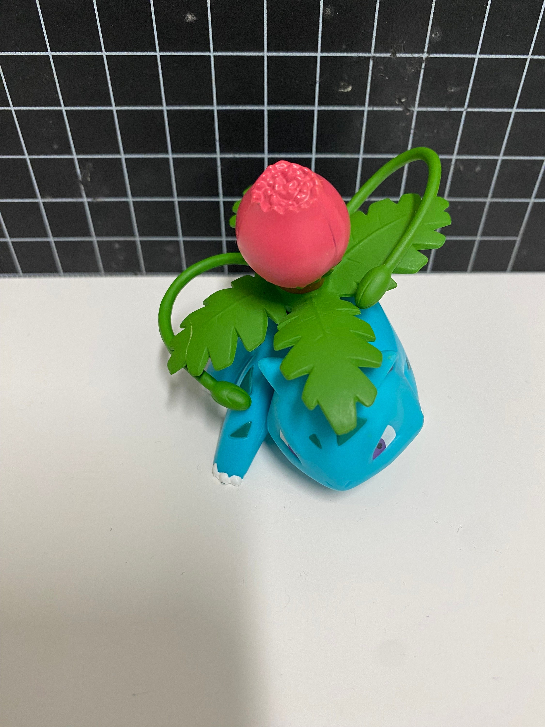 Pokemon 2015 Tomy Ivysaur Figure - Etsy