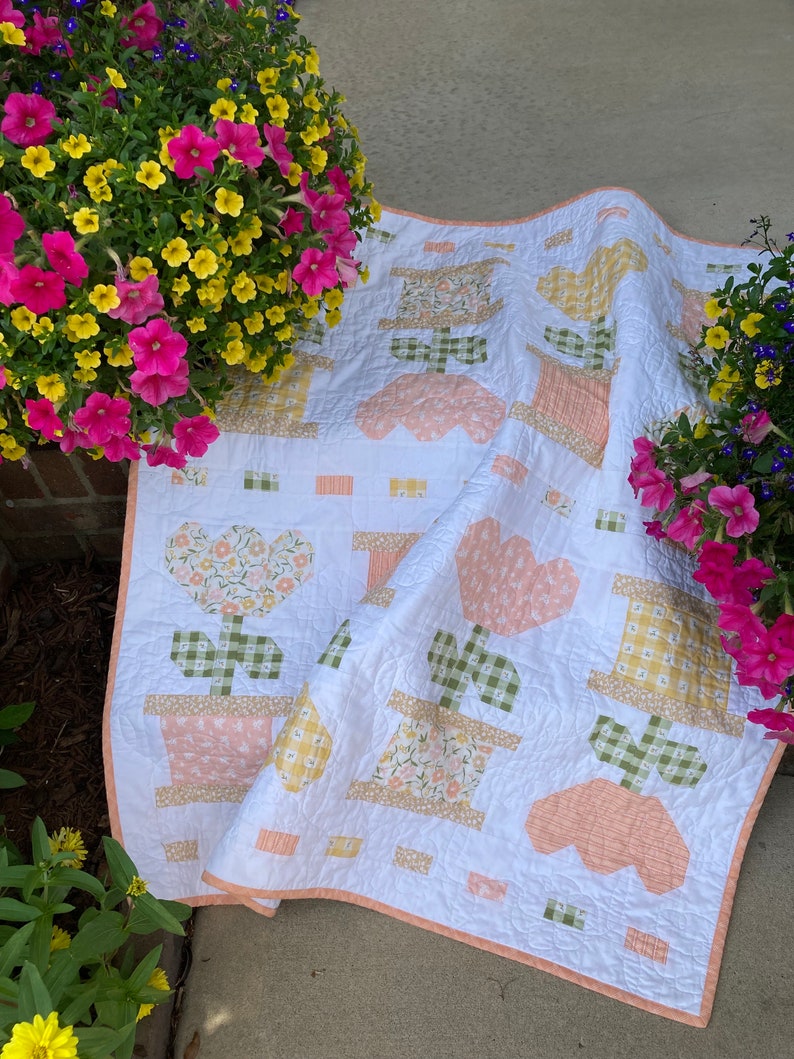 Bobbin Blooms Quilt/ Babylapthrow Quilthandmade - Etsy