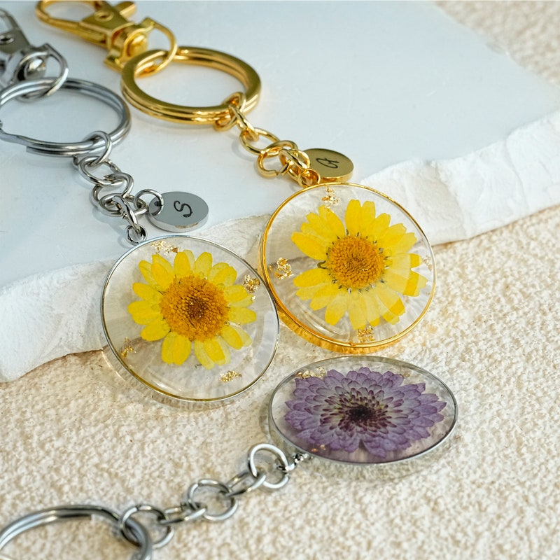 Resin Flower Keychain - Etsy