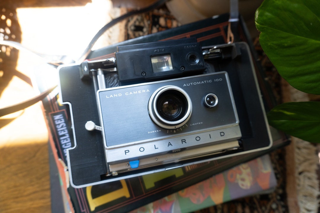 Vintage 1960s Polaroid Land Camera Automatic 100 Retro Cameras Instant ...