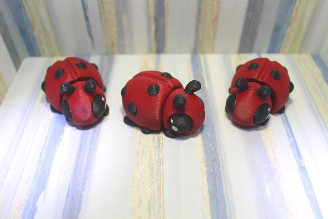 Articulated Ladybug Fidget Toy - 3D Printed PLA Cute Bug Desk Pet, Red ...