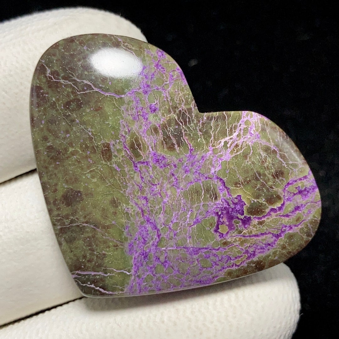 Tasmanian Serpentined Stichtite, Heart Cabochon, 32x41x7 MM, 60 CTS ...