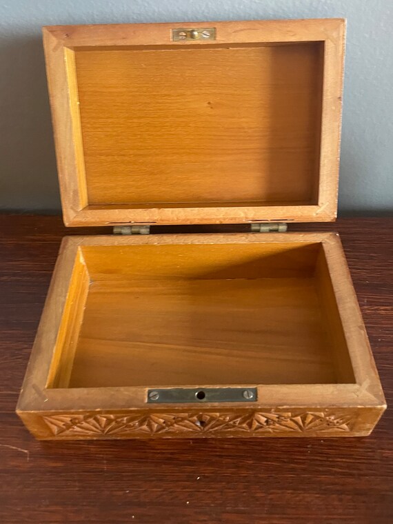 vintage carved wooden - Gem