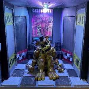 Limited - Five Nights at Freddy’s, LED Golden Freddy Security Room ...