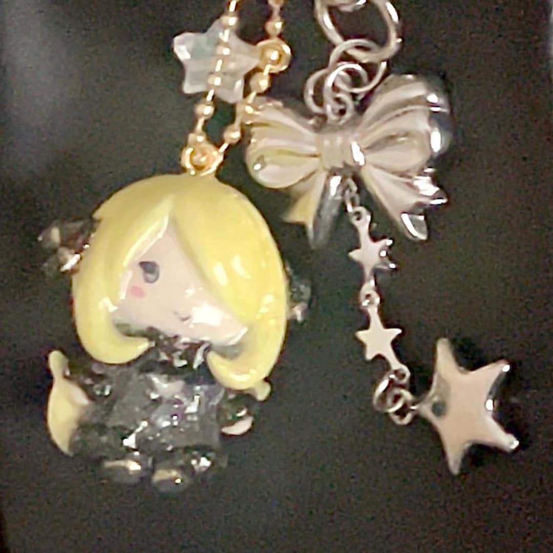 Champion Cynthia Handmade Keychain Charm, PKMN Diamond and Pearl - Etsy