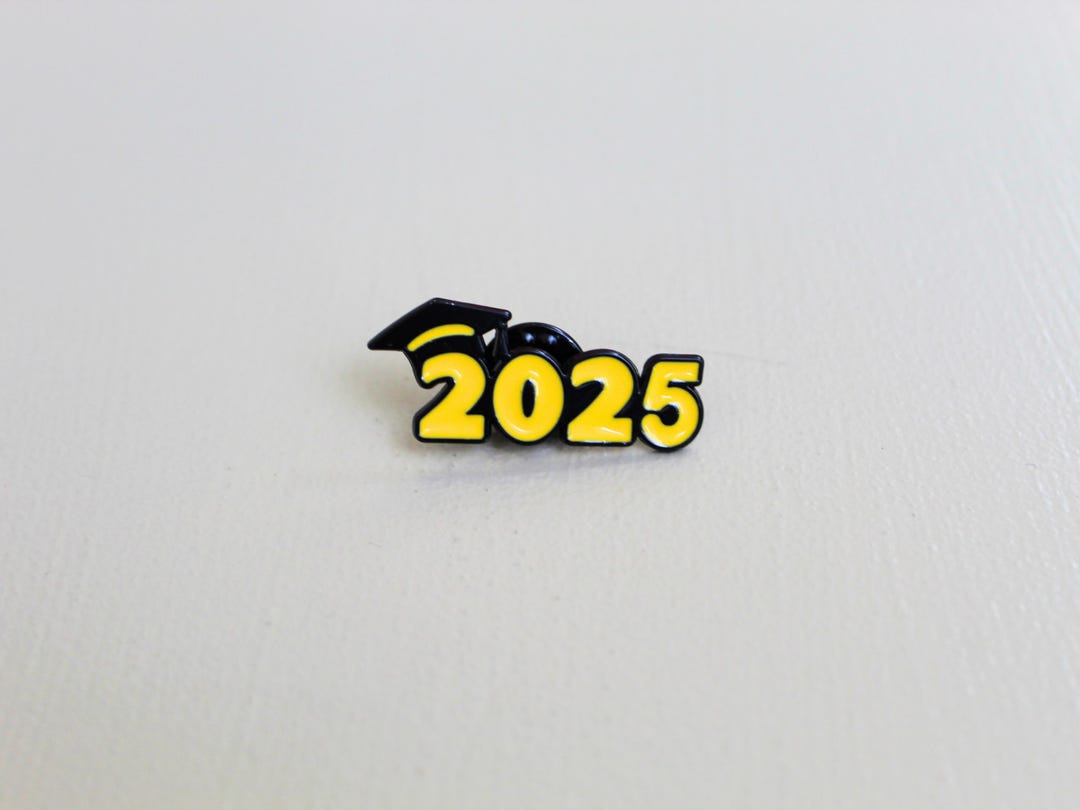 Class of 2025 Graduation Enamel Pin – Graduate Cap & Diploma Pins for ...