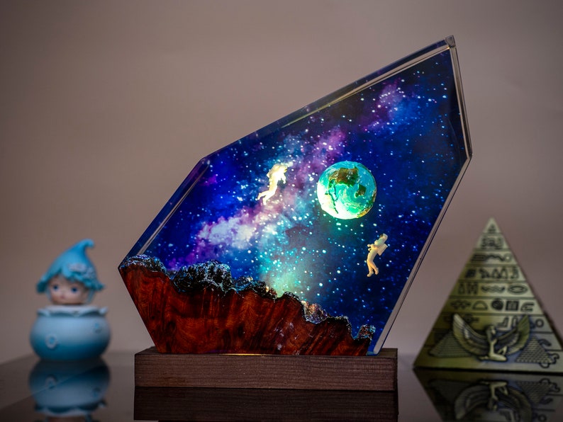 Space Epoxy Resin Night Lights, Galaxy Resin Lamp, Astronauts and Earth ...