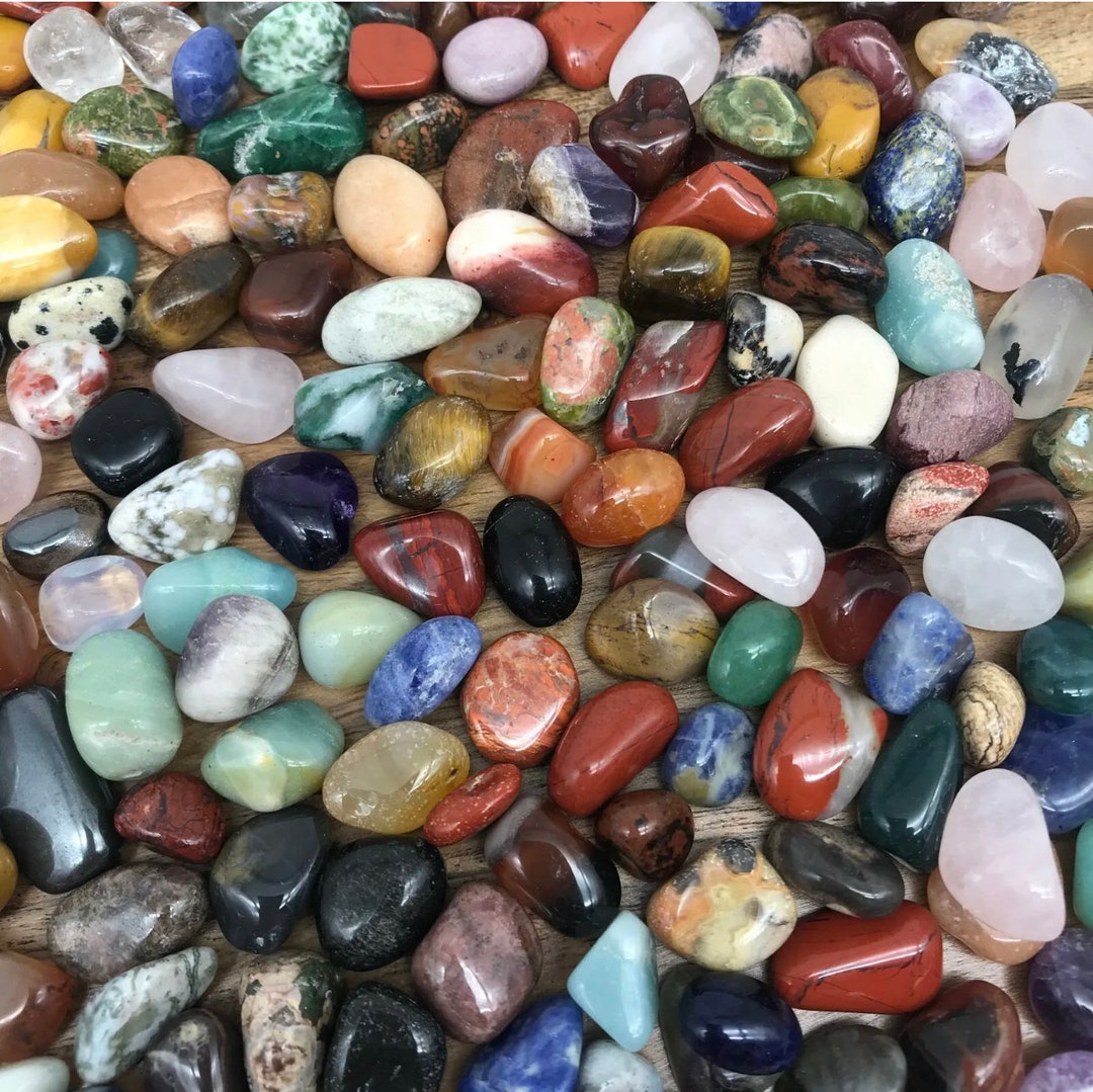 Mixed Tumble Stones and Crystal Chart - Small Crystals & Minerals ...