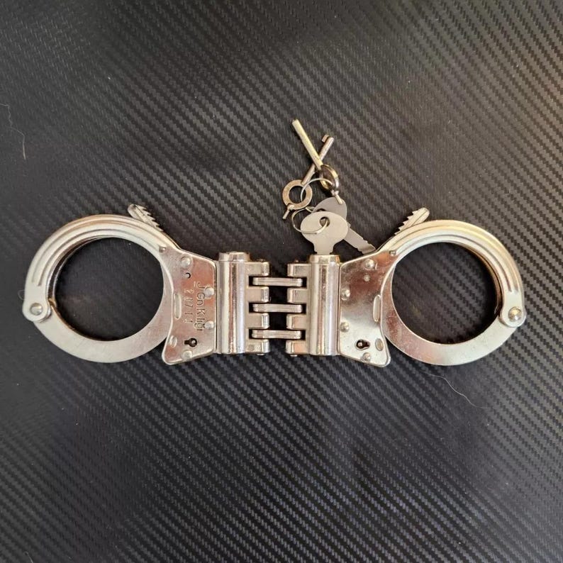 Professional Double Lock Hinged Police Security Transport Restraints ...