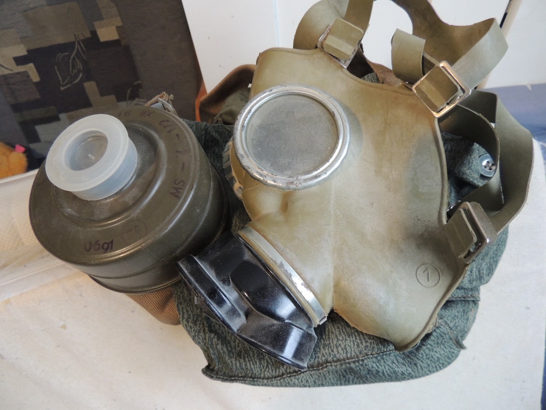 Polish Army Gas Mask W Bag 1980ies Unissued Size 1 Small - Etsy