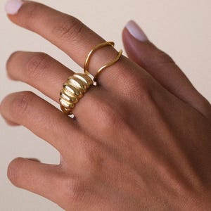 14K Gold Ribbed Dome Ring, Ribbed Gold Marriage Ring, Yellow Gold Thick ...