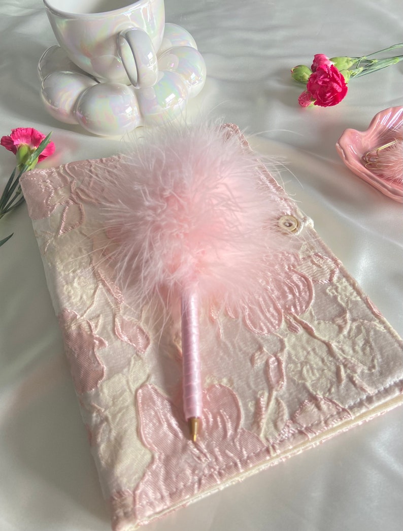 Write Like a 90s Icon With the Classic Pink Clueless Fluffy Pom-pom Pen ...