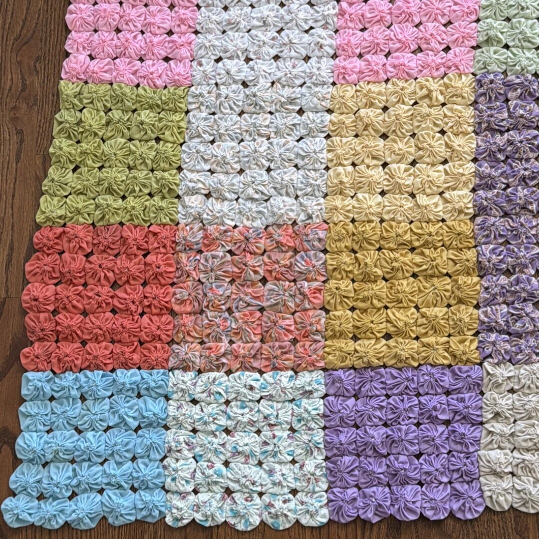 Handmade Yo Yo Quilt: Vintage Pastel Patchwork Bedspread (96x97 Inches ...