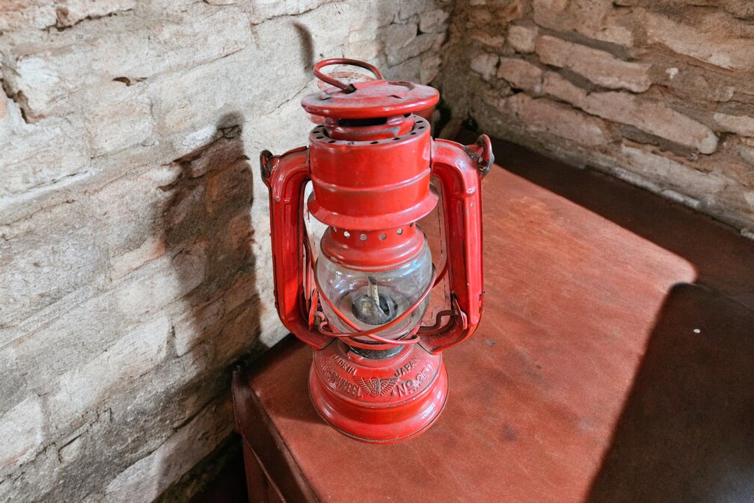 Red Winged Wheel No. 350 Oil Lamp Lantern Made in Japan HORSESHOE CURVE ...