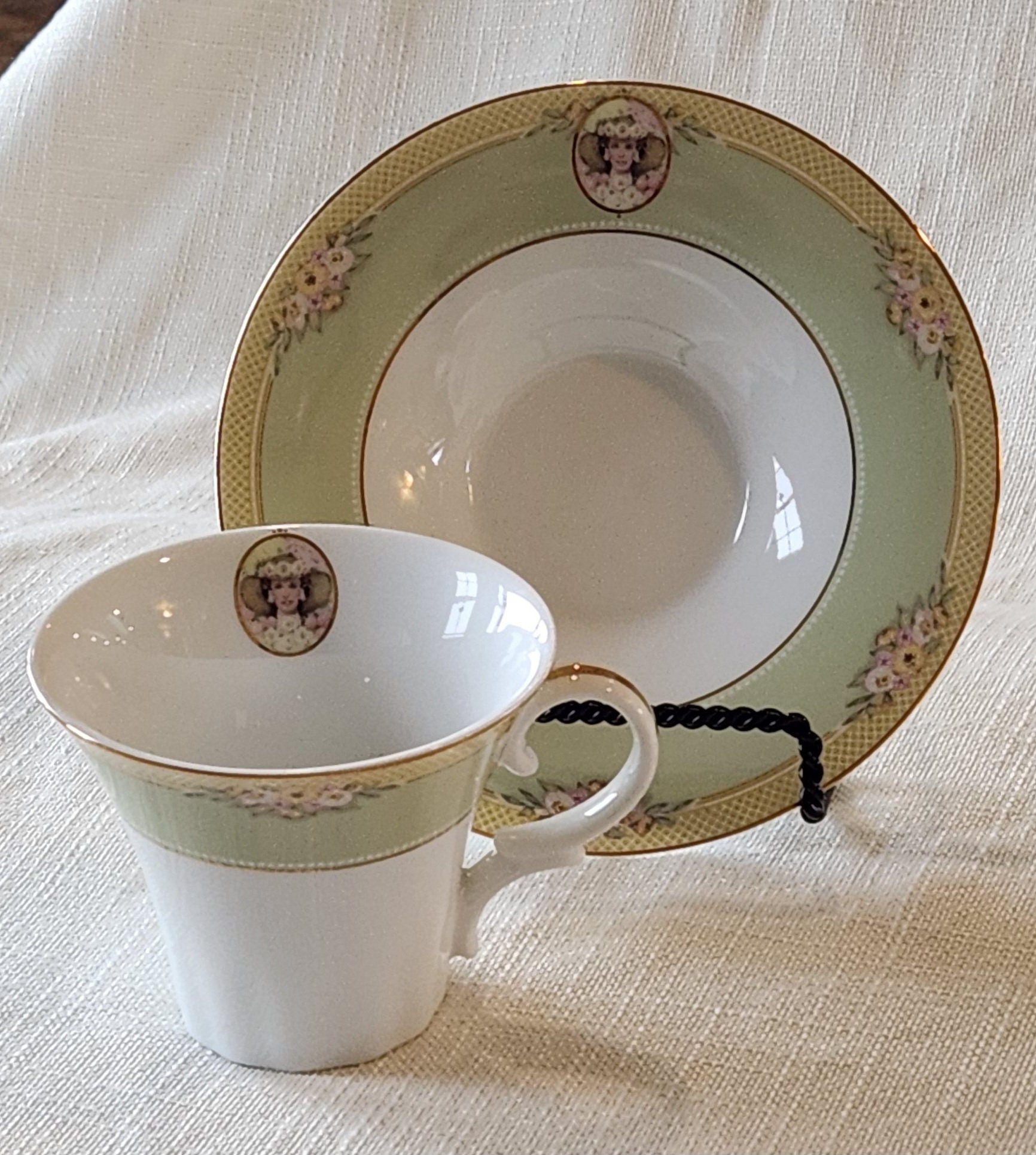 Teacup, 2008 Avon Mrs. P.F.E. Albee Avon Tea Cup Saucer Honor Society ...