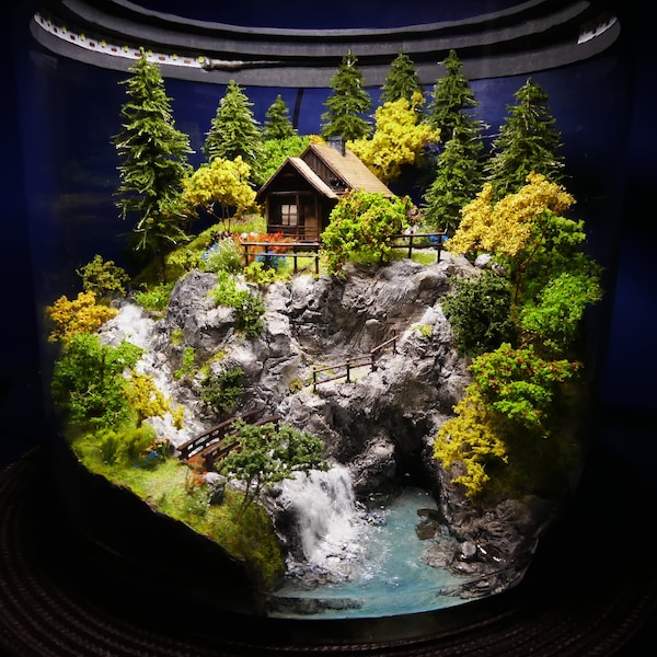 Diorama - Etsy