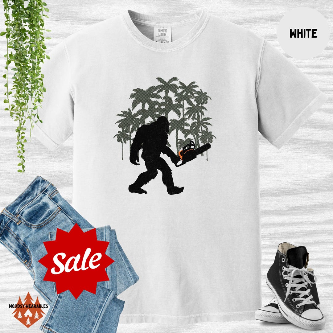 Funny Big Foot, Squatch Chainsaw T-shirt, Bigfoot With Chainsaw ...