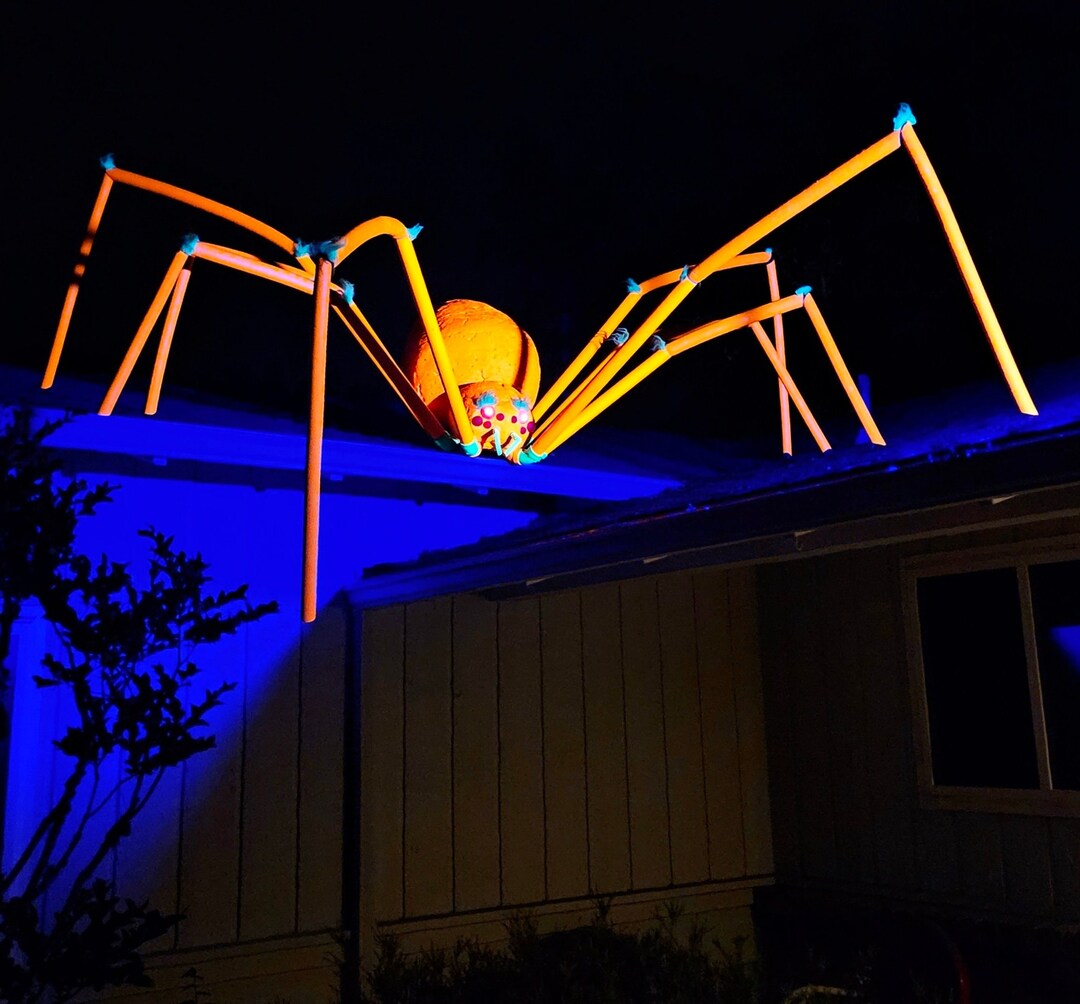 The Nuclear Spinnner Spider {huge Glowing Fluorescent Scary Halloween ...