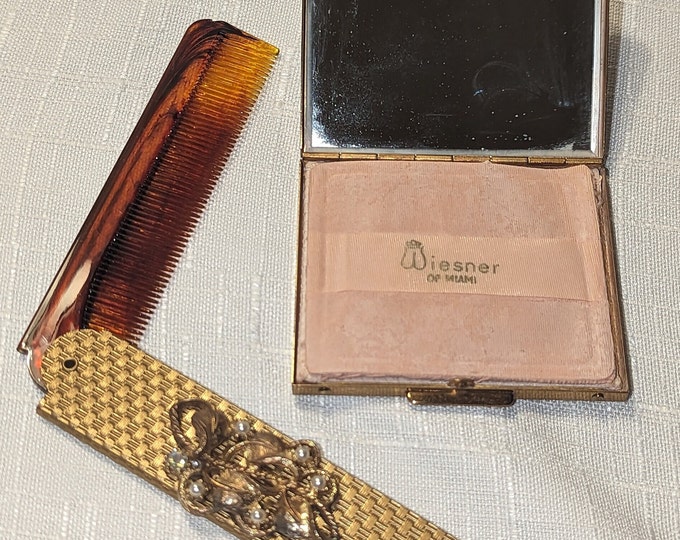 1950s Wiesner of Miami Powder Compact and Comb - Etsy