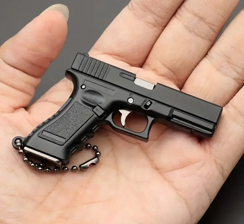 Gun Keychain Glock G17 - Etsy
