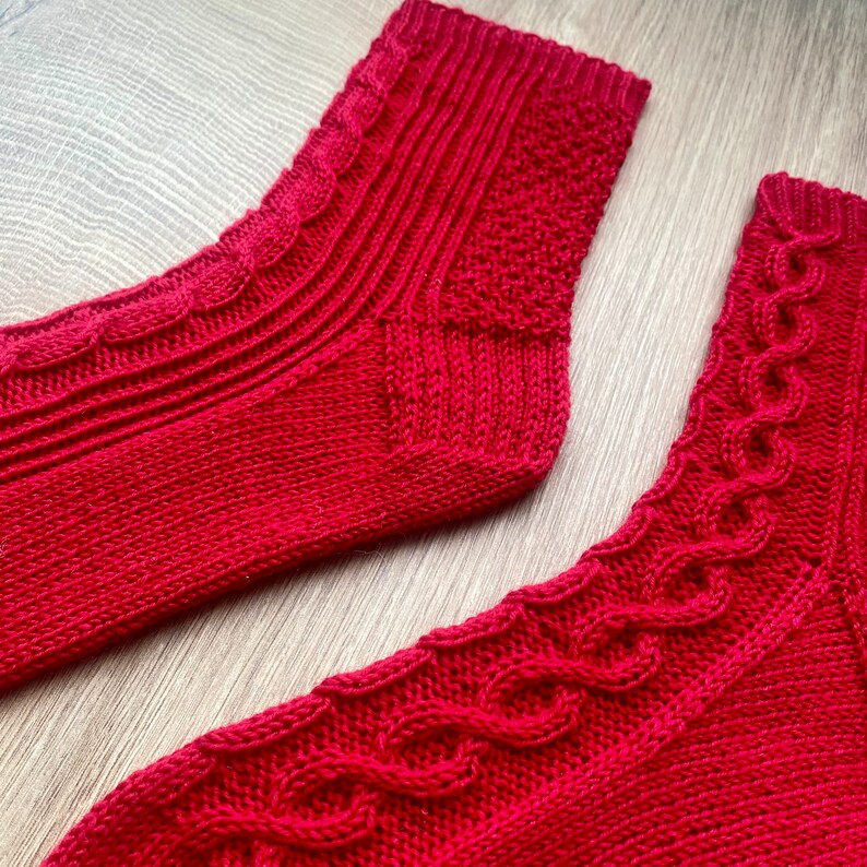 The Sorcerer Socks - Sock Knitting Pattern in English and German - Etsy