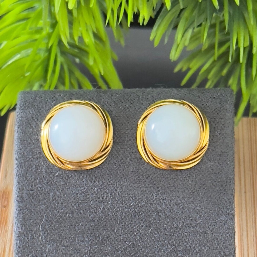 18 Karat Gold Fat Mutton Jade Mobius Strip Stud Earrings - Etsy