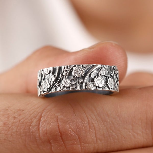 Traditional Japanese Wedding Gift - 60+ Gift Ideas for 2024