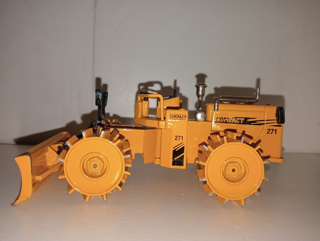 Compact 271 Trash Compactor (caterpillar 825B) - Joal 1:50 Scale ...